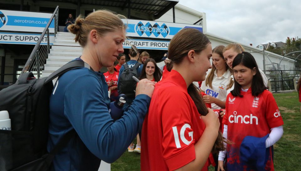 Brighton and Hove CC Girls meet England stars | Sussex Cricket